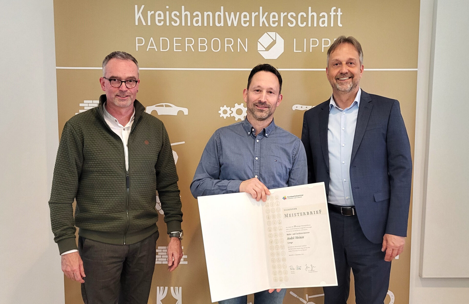 Silberner Meisterbrief an André Heinze - Kreishandwerkerschaft ...