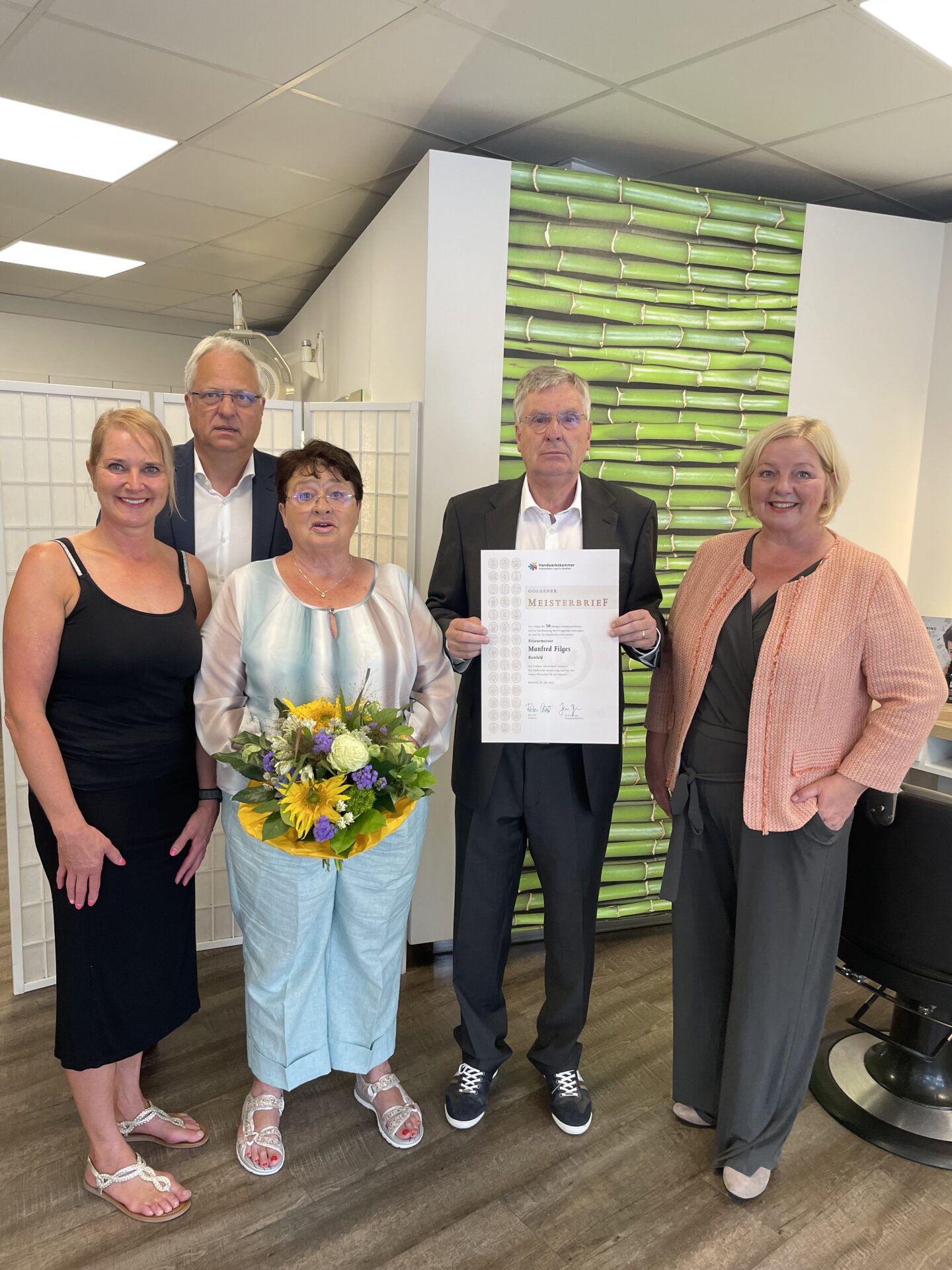 Goldener Meisterbrief an Manfrefd Filges - Kreishandwerkerschaft ...
