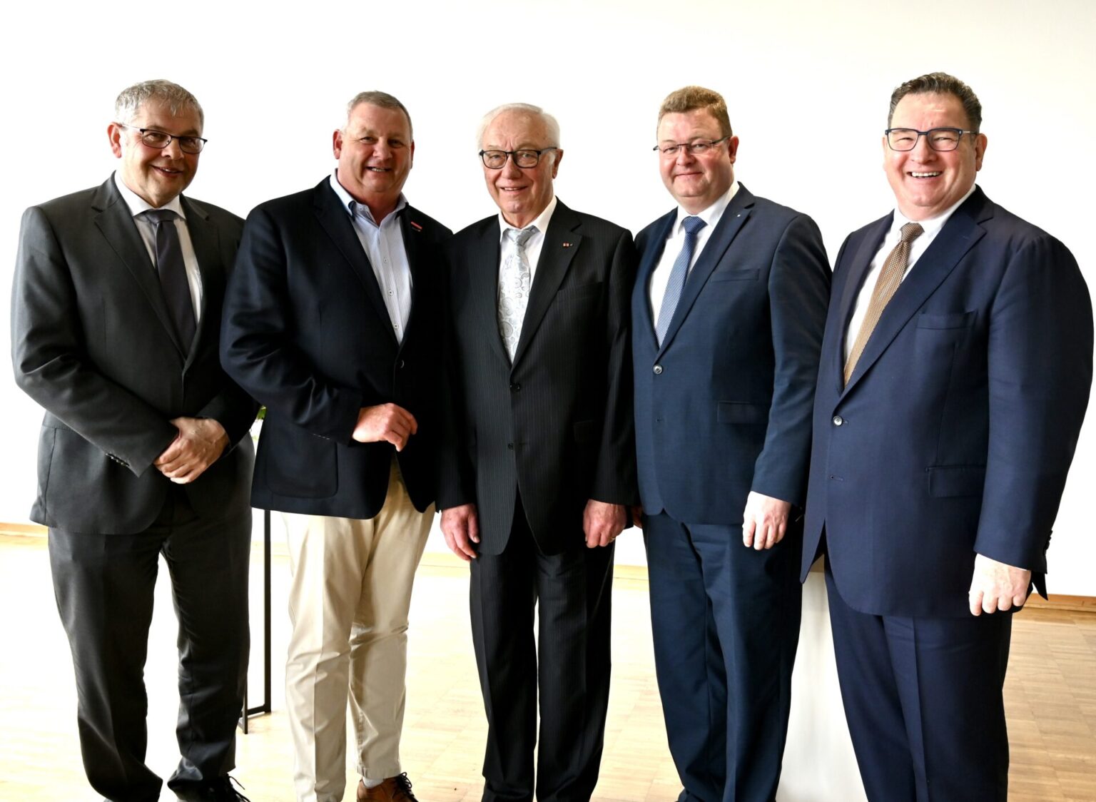 Ehrenobermeister Friemuth feiert 85. Geburtstag - Kreishandwerkerschaft ...